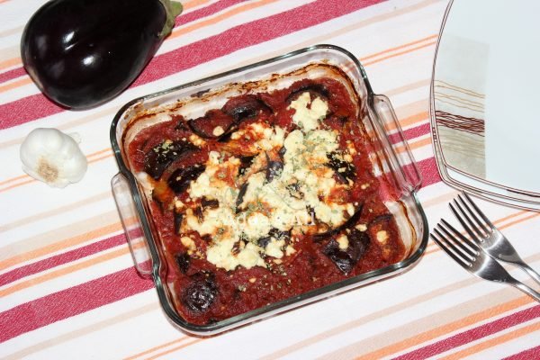 Patëllxhana me salcë domatesh dhe djathë të bardhë – Adda's All